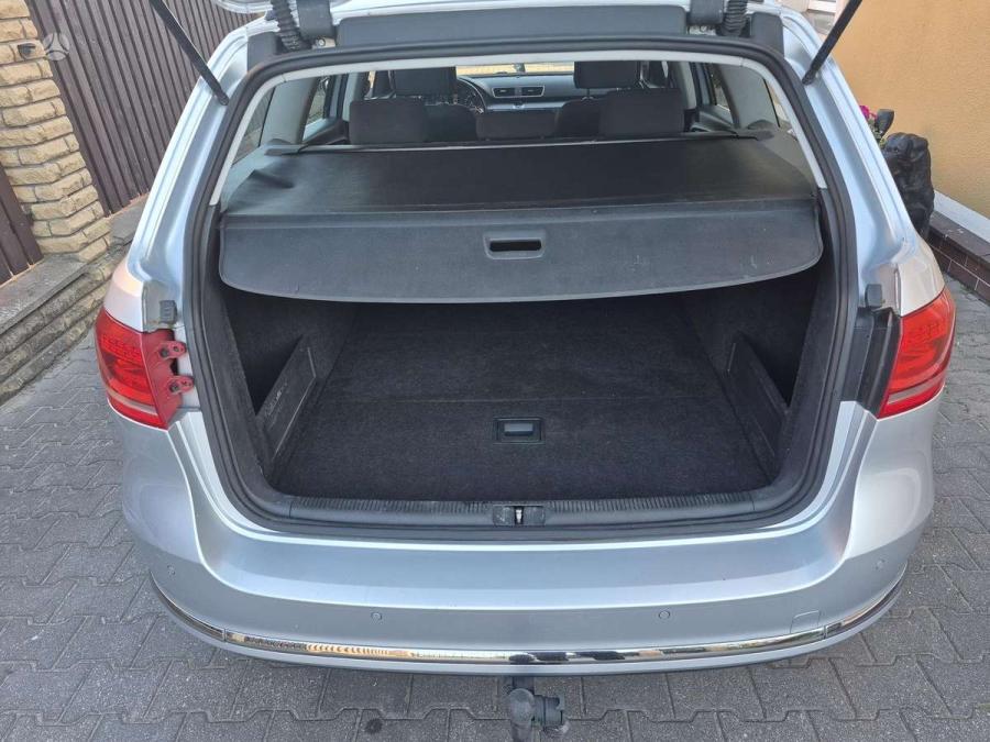 Grey Volkswagen Passat 2012 in Vilnius, with an engine capacity of 2.00 L and mileage of 360 thousand km for 3750 €, photo 12 on AUTOMOTO.COM.LV