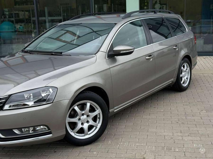 Grey Volkswagen Passat 2012 in Klaipeda, with an engine capacity of 1.97 L and mileage of 282 thousand km for 5800 €, photo 9 on AUTOMOTO.COM.LV