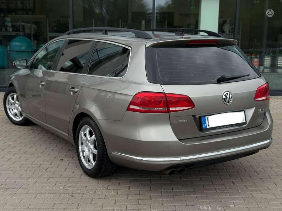 Grey Volkswagen Passat 2012 in Klaipeda, with an engine capacity of 1.97 L and mileage of 282 thousand km for 5800 €, photo 11 on AUTOMOTO.COM.LV