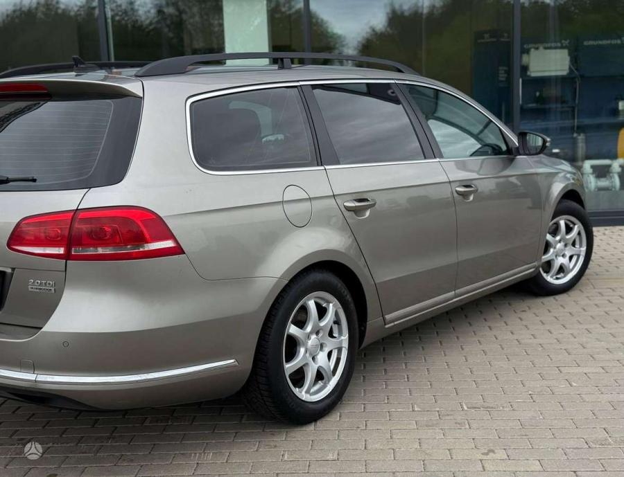 Grey Volkswagen Passat 2012 in Klaipeda, with an engine capacity of 1.97 L and mileage of 282 thousand km for 5800 €, photo 14 on AUTOMOTO.COM.LV