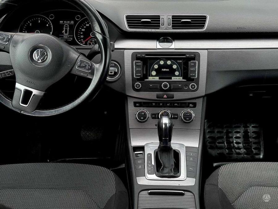 Grey Volkswagen Passat 2012 in Klaipeda, with an engine capacity of 1.97 L and mileage of 282 thousand km for 5800 €, photo 18 on AUTOMOTO.COM.LV