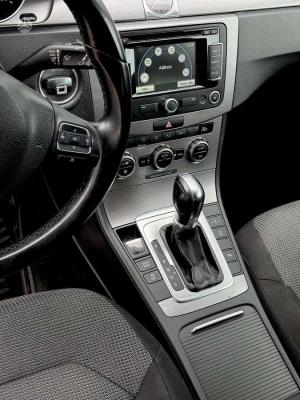 Grey Volkswagen Passat 2012 in Klaipeda, with an engine capacity of 1.97 L and mileage of 282 thousand km for 5800 €, photo 20 on AUTOMOTO.COM.LV