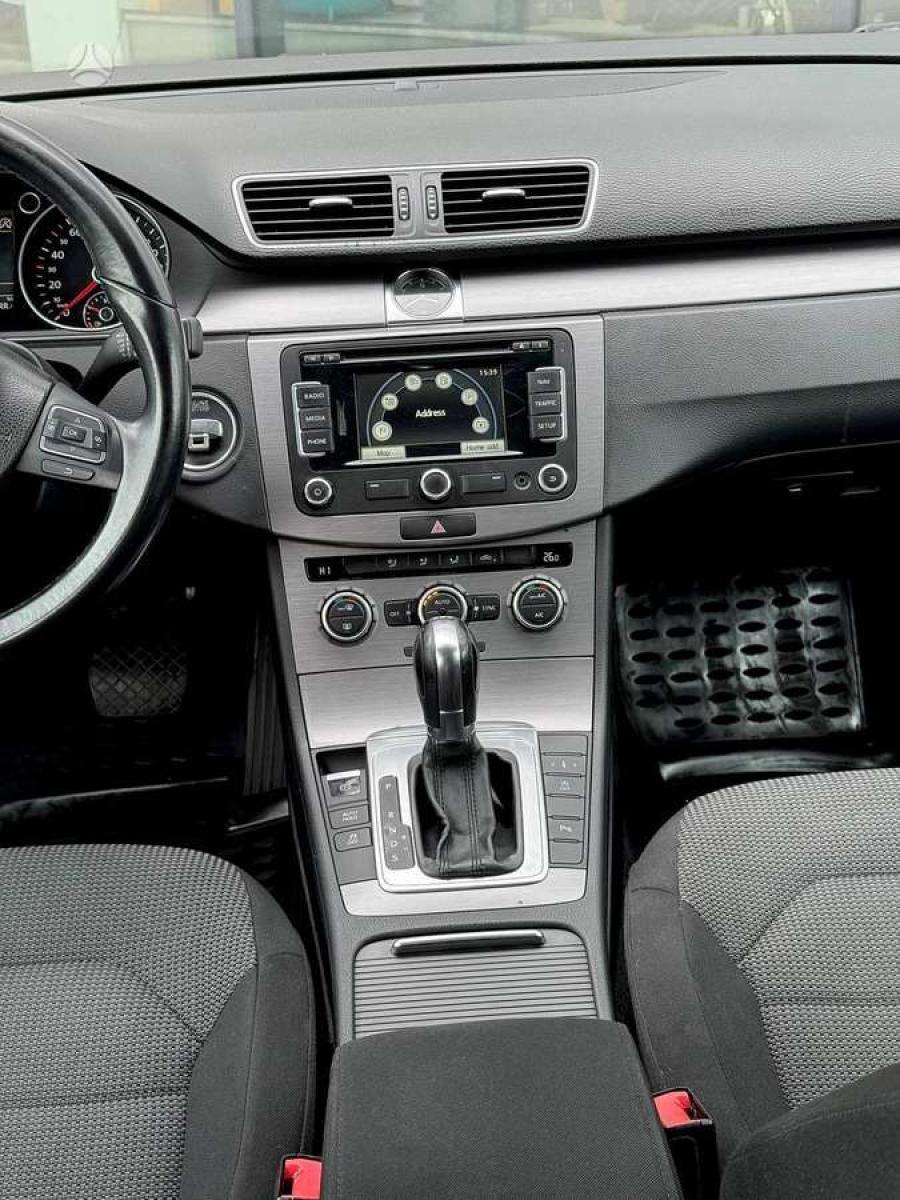Grey Volkswagen Passat 2012 in Klaipeda, with an engine capacity of 1.97 L and mileage of 282 thousand km for 5800 €, photo 21 on AUTOMOTO.COM.LV