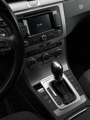 Grey Volkswagen Passat 2012 in Klaipeda, with an engine capacity of 1.97 L and mileage of 282 thousand km for 5800 €, photo 24 on AUTOMOTO.COM.LV