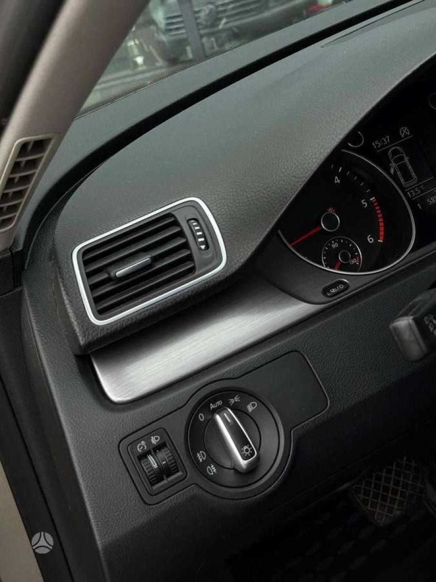 Grey Volkswagen Passat 2012 in Klaipeda, with an engine capacity of 1.97 L and mileage of 282 thousand km for 5800 €, photo 26 on AUTOMOTO.COM.LV