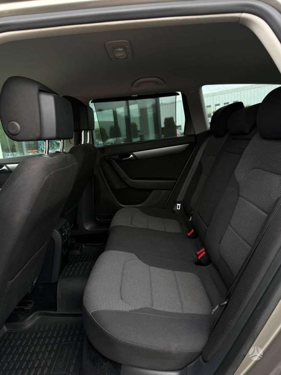 Grey Volkswagen Passat 2012 in Klaipeda, with an engine capacity of 1.97 L and mileage of 282 thousand km for 5800 €, photo 29 on AUTOMOTO.COM.LV