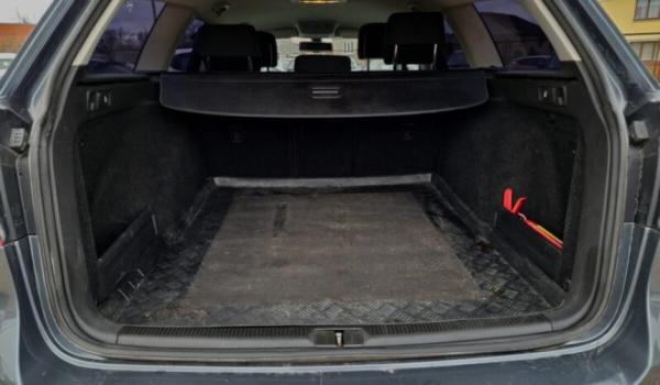 Grey Volkswagen Passat 2012 in Riga, with an engine capacity of 1.60 L and mileage of 274 thousand km for 5100 €, photo 2 on AUTOMOTO.COM.LV