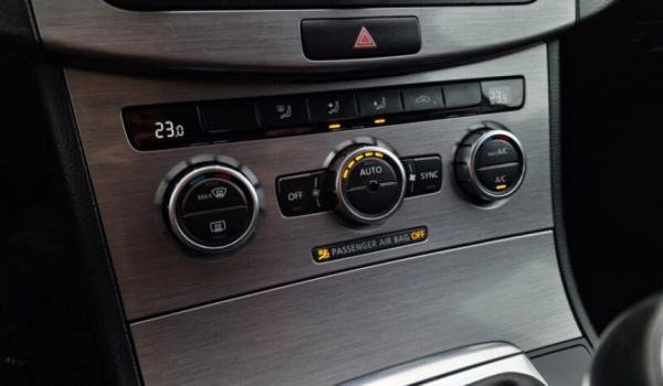 Grey Volkswagen Passat 2012 in Riga, with an engine capacity of 1.60 L and mileage of 274 thousand km for 5100 €, photo 4 on AUTOMOTO.COM.LV