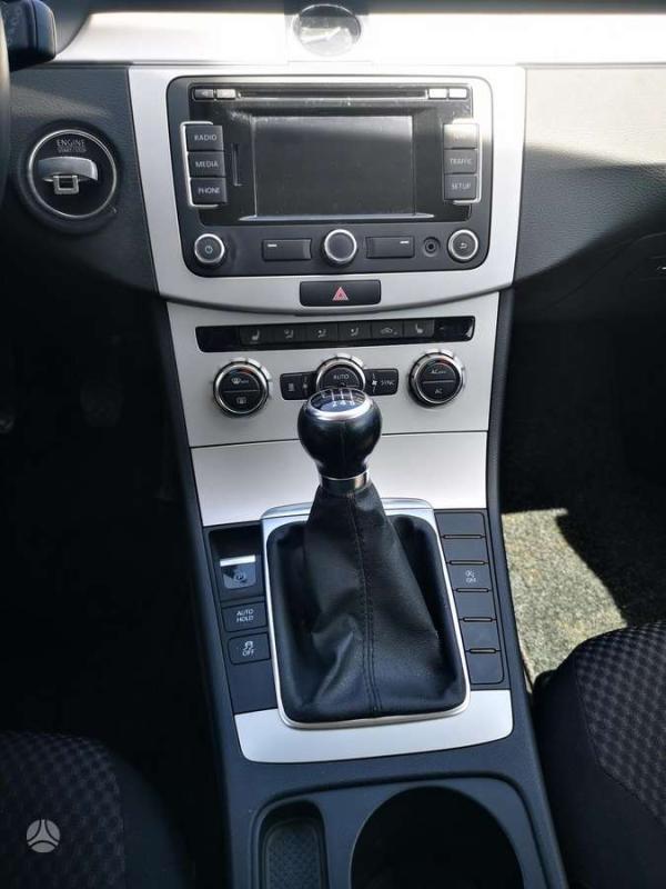 Pelēks Volkswagen Passat 2012 Radviliškis, ar dzinēja tilpumu 1.97 L un nobraukumu 283 tūkst. km par 4850 €, foto 8 vietnē AUTOMOTO.COM.LV
