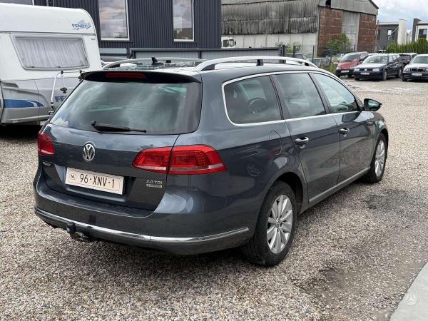 Grey Volkswagen Passat 2012 in Kaunas, with an engine capacity of 2.00 L and mileage of 208 thousand km for 5700 €, photo 4 on AUTOMOTO.COM.LV