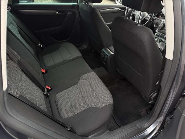 Grey Volkswagen Passat 2012 in Kaunas, with an engine capacity of 2.00 L and mileage of 208 thousand km for 5700 €, photo 10 on AUTOMOTO.COM.LV