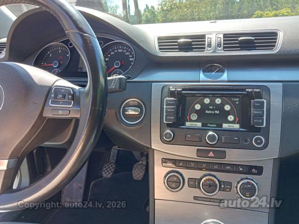 Grey Volkswagen Passat 2012 in Voru, with an engine capacity of 2.00 L and mileage of 269 thousand km for 5499 €, photo 8 on AUTOMOTO.COM.LV