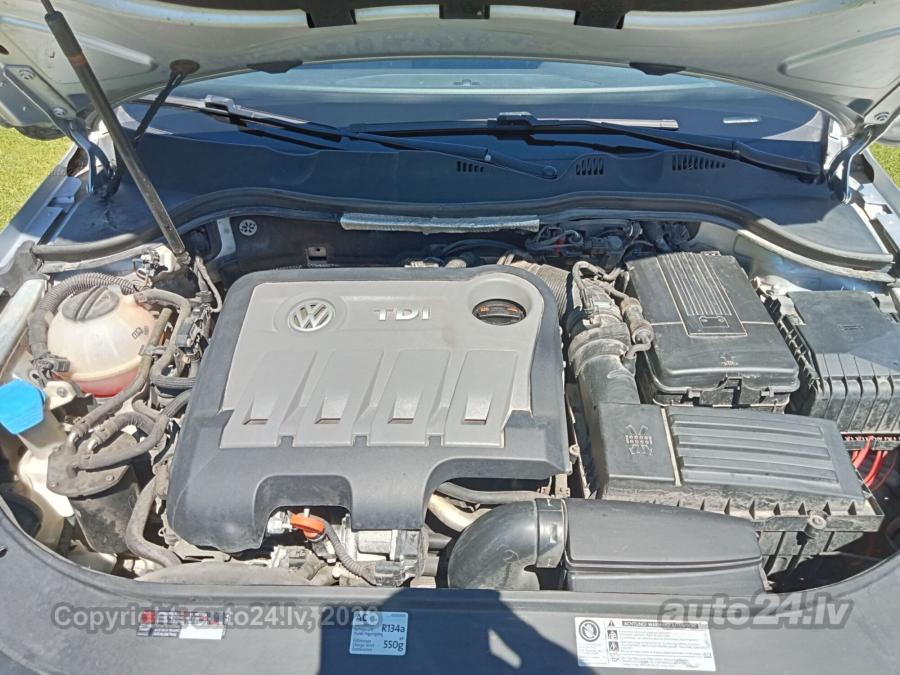 Grey Volkswagen Passat 2012 in Voru, with an engine capacity of 2.00 L and mileage of 269 thousand km for 5499 €, photo 18 on AUTOMOTO.COM.LV