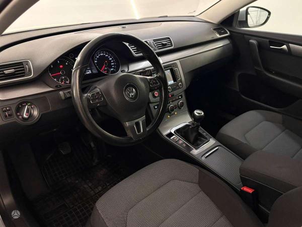 Grey Volkswagen Passat 2012 in Marijampole, with an engine capacity of 1.97 L and mileage of 349 thousand km for 5450 €, photo 2 on AUTOMOTO.COM.LV