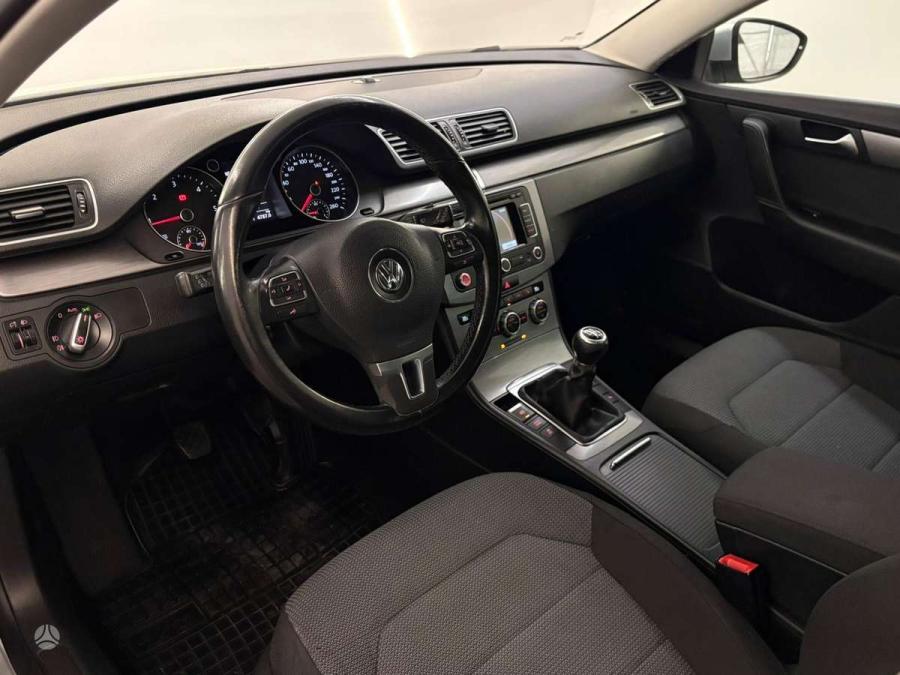 Pelēks Volkswagen Passat 2012 Marijampole, ar dzinēja tilpumu 1.97 L un nobraukumu 349 tūkst. km par 5450 €, foto 3 vietnē AUTOMOTO.COM.LV