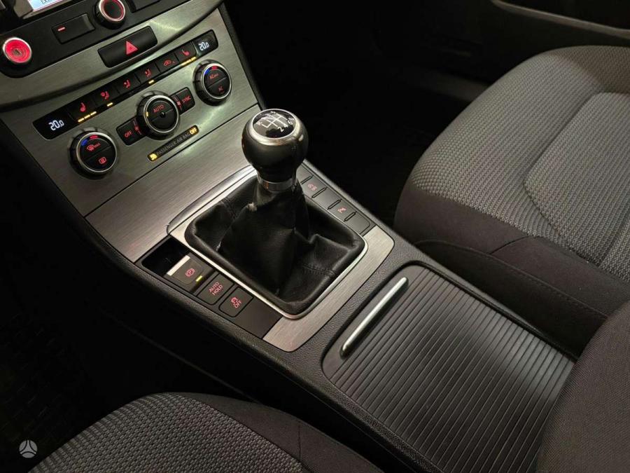 Pelēks Volkswagen Passat 2012 Marijampole, ar dzinēja tilpumu 1.97 L un nobraukumu 349 tūkst. km par 5450 €, foto 11 vietnē AUTOMOTO.COM.LV