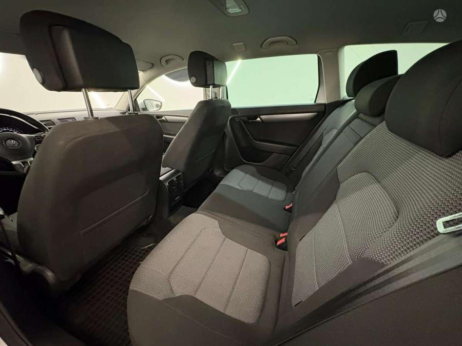 Pelēks Volkswagen Passat 2012 Marijampole, ar dzinēja tilpumu 1.97 L un nobraukumu 349 tūkst. km par 5450 €, foto 13 vietnē AUTOMOTO.COM.LV