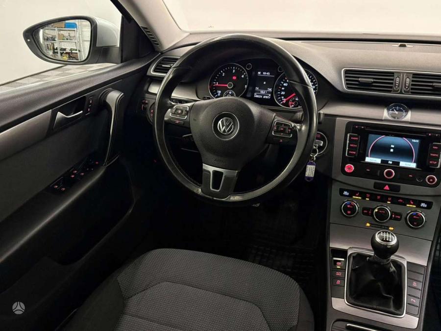 Pelēks Volkswagen Passat 2012 Marijampole, ar dzinēja tilpumu 1.97 L un nobraukumu 349 tūkst. km par 5450 €, foto 16 vietnē AUTOMOTO.COM.LV