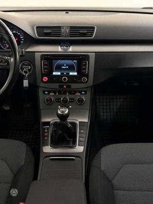 Pelēks Volkswagen Passat 2012 Marijampole, ar dzinēja tilpumu 1.97 L un nobraukumu 349 tūkst. km par 5450 €, foto 18 vietnē AUTOMOTO.COM.LV