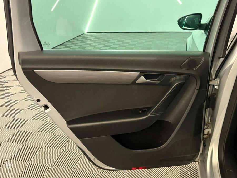 Pelēks Volkswagen Passat 2012 Marijampole, ar dzinēja tilpumu 1.97 L un nobraukumu 349 tūkst. km par 5450 €, foto 22 vietnē AUTOMOTO.COM.LV