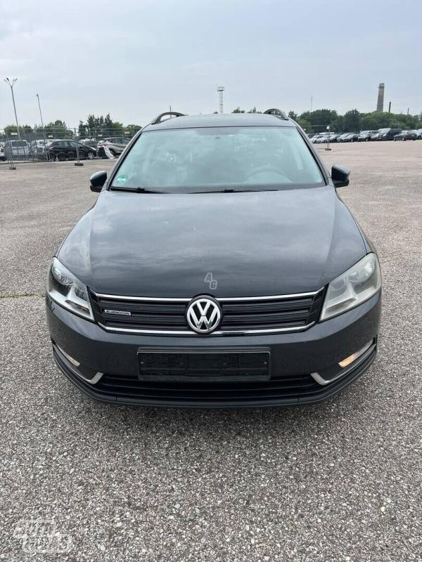 Grey Volkswagen Passat 2012 in Marijampole, with an engine capacity of 1.60 L and mileage of 220 thousand km for 4850 €, photo 3 on AUTOMOTO.COM.LV