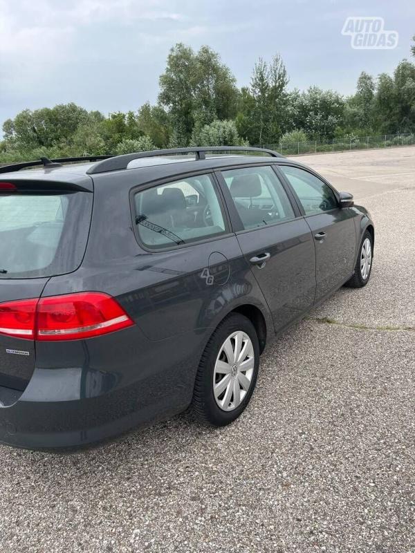 Grey Volkswagen Passat 2012 in Marijampole, with an engine capacity of 1.60 L and mileage of 220 thousand km for 4850 €, photo 6 on AUTOMOTO.COM.LV