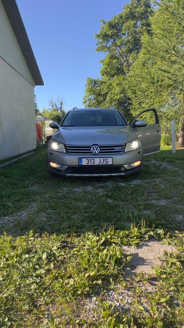 Grey Volkswagen Passat 2012 in Tallinn, with an engine capacity of 2.00 L and mileage of 339 thousand km for 4999 €, photo 1 on AUTOMOTO.COM.LV