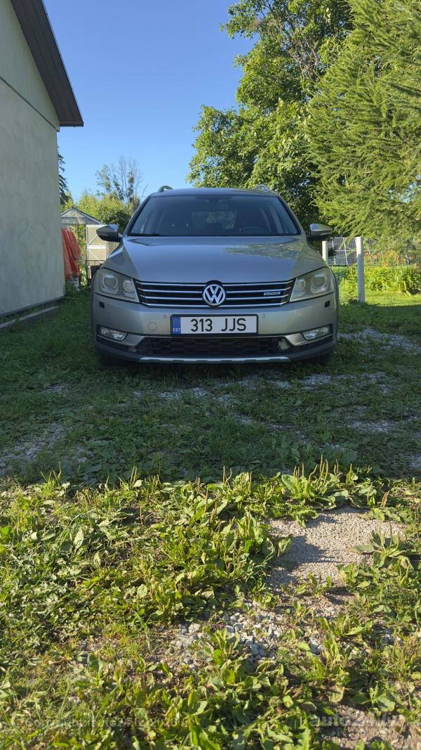 Grey Volkswagen Passat 2012 in Tallinn, with an engine capacity of 2.00 L and mileage of 339 thousand km for 4999 €, photo 2 on AUTOMOTO.COM.LV