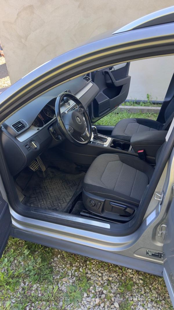 Grey Volkswagen Passat 2012 in Tallinn, with an engine capacity of 2.00 L and mileage of 339 thousand km for 4999 €, photo 6 on AUTOMOTO.COM.LV
