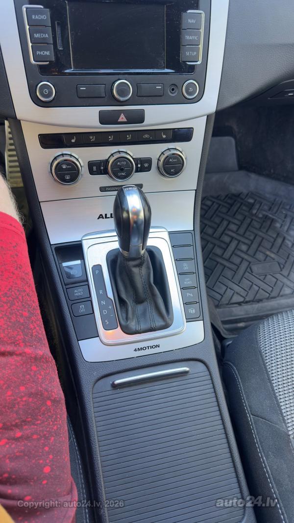 Grey Volkswagen Passat 2012 in Tallinn, with an engine capacity of 2.00 L and mileage of 339 thousand km for 4999 €, photo 8 on AUTOMOTO.COM.LV