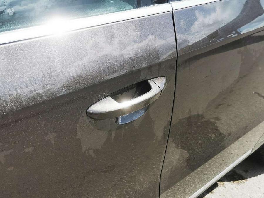Grey Volkswagen Passat 2012 in Vilnius, with an engine capacity of 1.60 L and mileage of 330 thousand km for 4900 €, photo 17 on AUTOMOTO.COM.LV