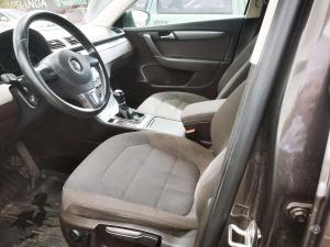 Grey Volkswagen Passat 2012 in Vilnius, with an engine capacity of 1.60 L and mileage of 330 thousand km for 4900 €, photo 21 on AUTOMOTO.COM.LV