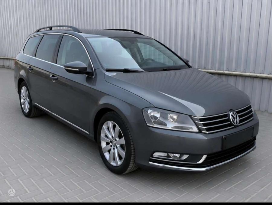 Grey Volkswagen Passat 2012 in Marijampole, with an engine capacity of 2.00 L and mileage of 229 thousand km for 5650 €, photo 3 on AUTOMOTO.COM.LV