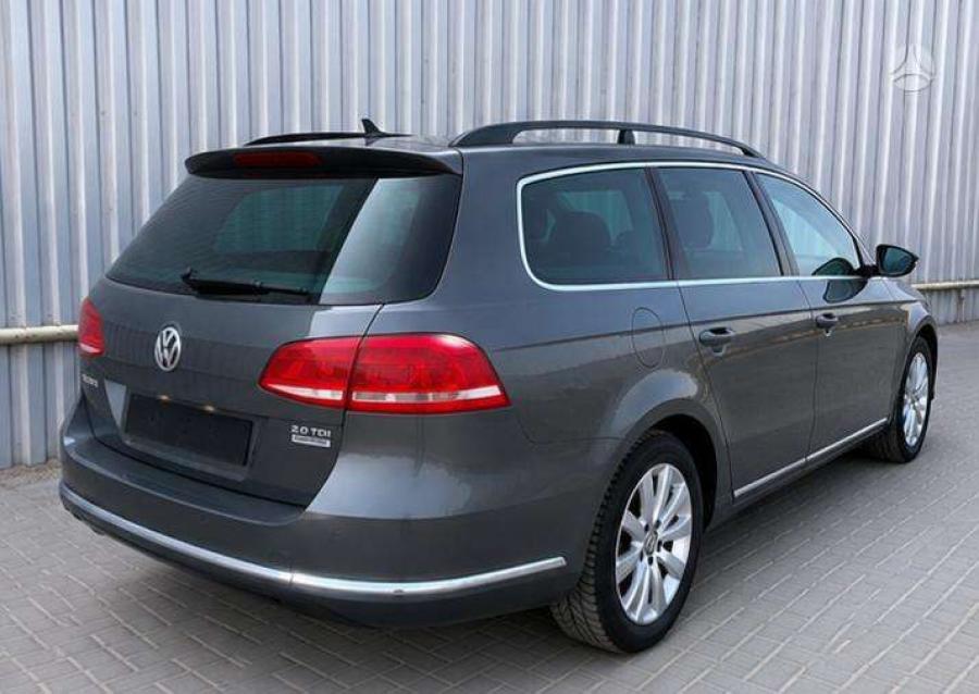 Grey Volkswagen Passat 2012 in Marijampole, with an engine capacity of 2.00 L and mileage of 229 thousand km for 5650 €, photo 5 on AUTOMOTO.COM.LV