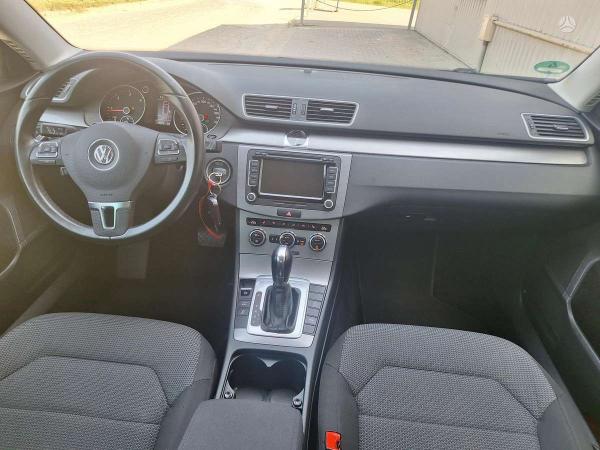 Pelēks Volkswagen Passat 2012 Marijampole, ar dzinēja tilpumu 2.00 L un nobraukumu 229 tūkst. km par 5650 €, foto 6 vietnē AUTOMOTO.COM.LV