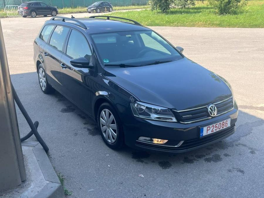Grey Volkswagen Passat 2012 in Marijampole, with an engine capacity of 1.60 L and mileage of 220 thousand km for 4950 €, photo 3 on AUTOMOTO.COM.LV