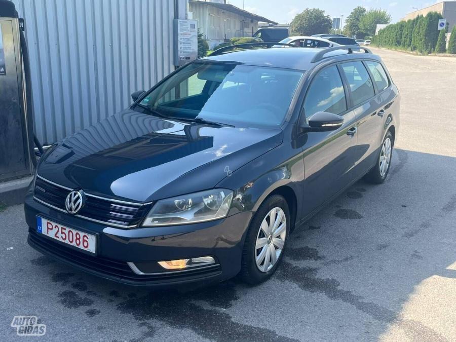Grey Volkswagen Passat 2012 in Marijampole, with an engine capacity of 1.60 L and mileage of 220 thousand km for 4950 €, photo 4 on AUTOMOTO.COM.LV