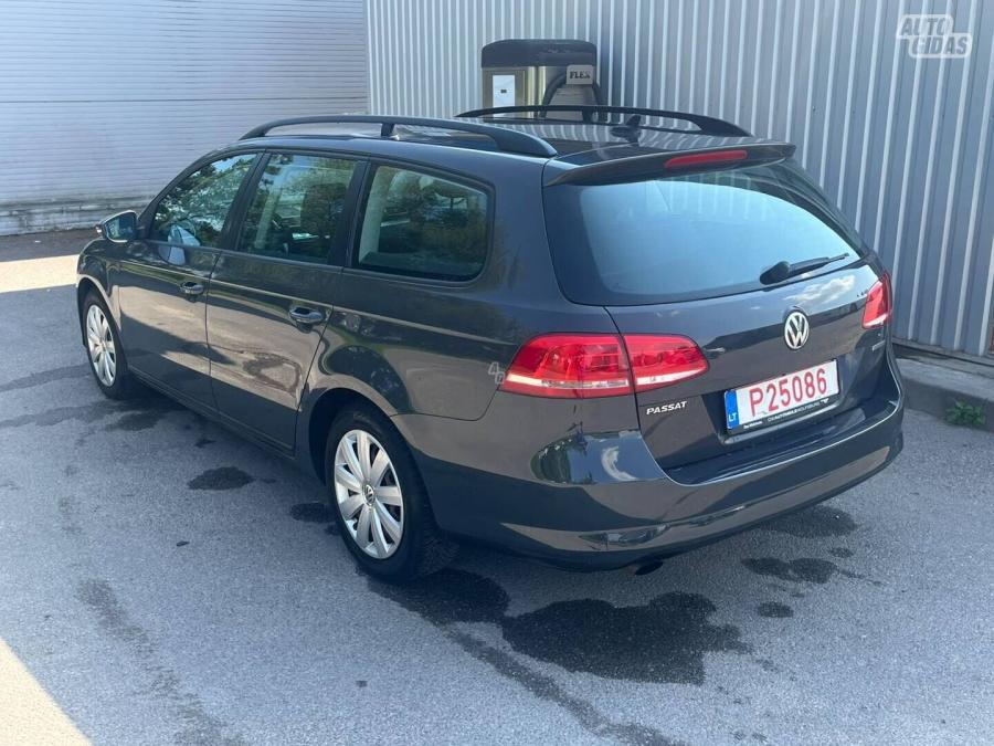Grey Volkswagen Passat 2012 in Marijampole, with an engine capacity of 1.60 L and mileage of 220 thousand km for 4950 €, photo 6 on AUTOMOTO.COM.LV
