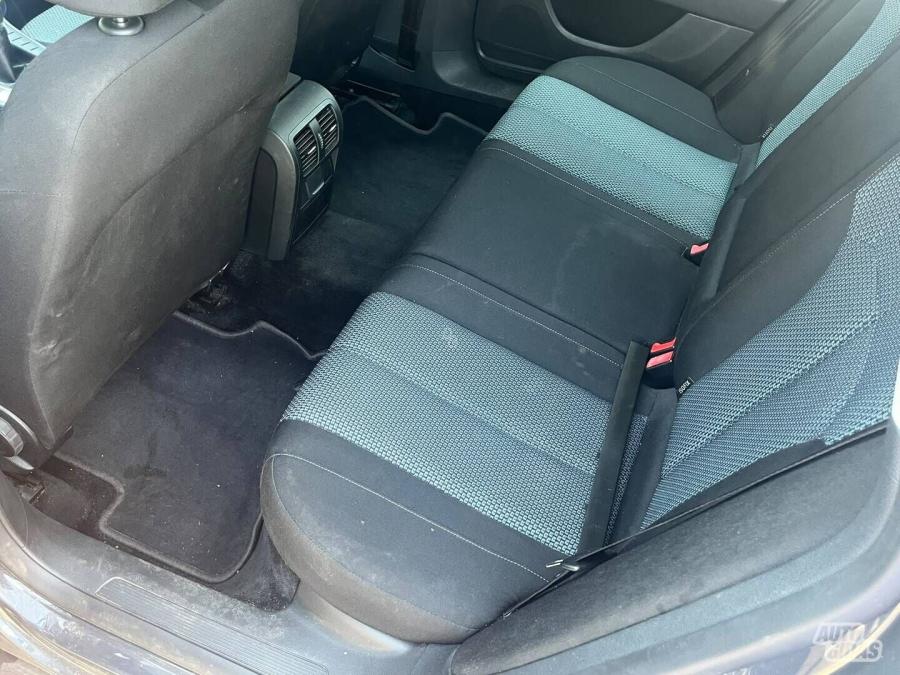Grey Volkswagen Passat 2012 in Marijampole, with an engine capacity of 1.60 L and mileage of 220 thousand km for 4950 €, photo 8 on AUTOMOTO.COM.LV