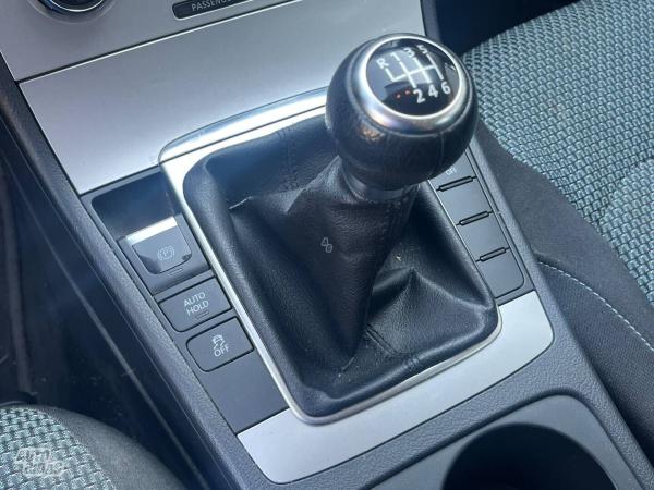 Grey Volkswagen Passat 2012 in Marijampole, with an engine capacity of 1.60 L and mileage of 220 thousand km for 4950 €, photo 10 on AUTOMOTO.COM.LV