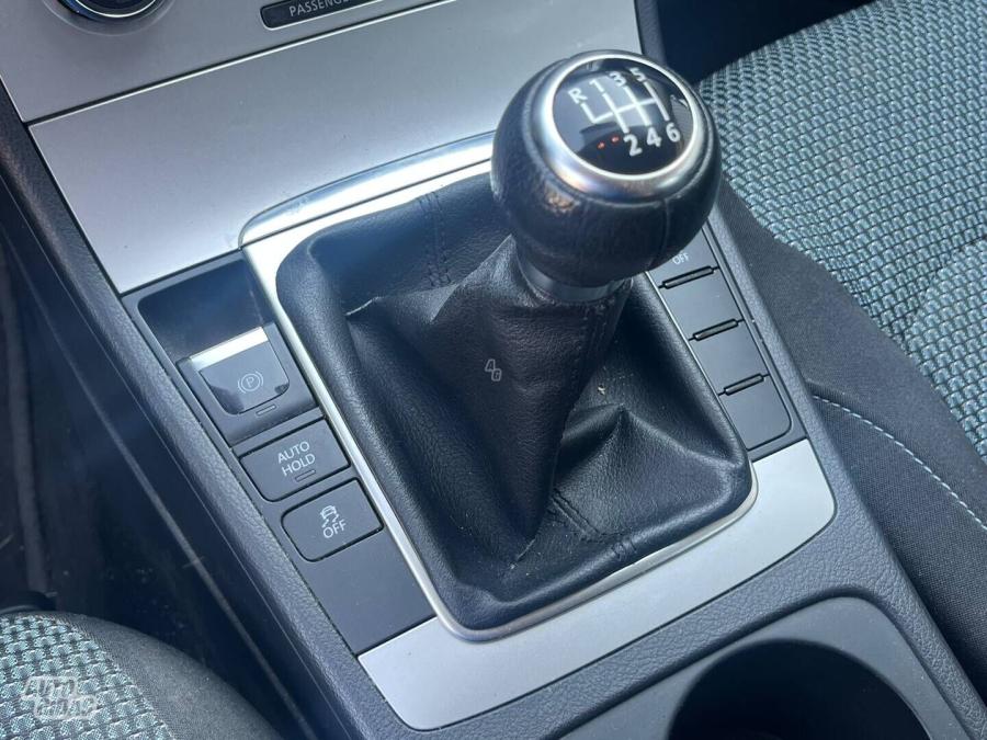 Grey Volkswagen Passat 2012 in Marijampole, with an engine capacity of 1.60 L and mileage of 220 thousand km for 4950 €, photo 11 on AUTOMOTO.COM.LV
