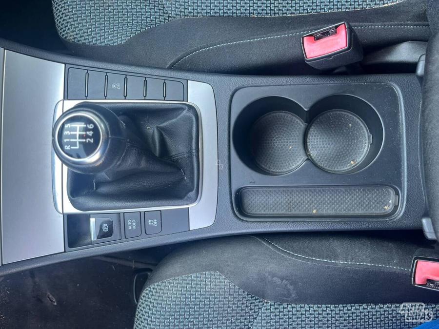 Grey Volkswagen Passat 2012 in Marijampole, with an engine capacity of 1.60 L and mileage of 220 thousand km for 4950 €, photo 12 on AUTOMOTO.COM.LV