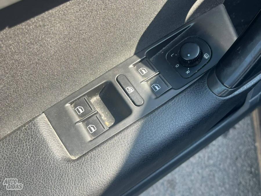 Grey Volkswagen Passat 2012 in Marijampole, with an engine capacity of 1.60 L and mileage of 220 thousand km for 4950 €, photo 13 on AUTOMOTO.COM.LV