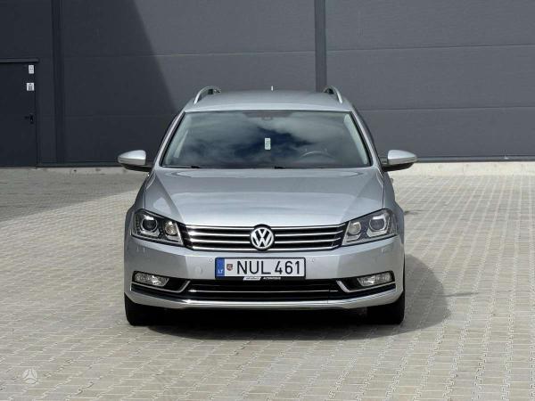 Grey Volkswagen Passat 2012 in Siauliai, with an engine capacity of 2.00 L and mileage of 194 thousand km for 5699 €, photo 2 on AUTOMOTO.COM.LV