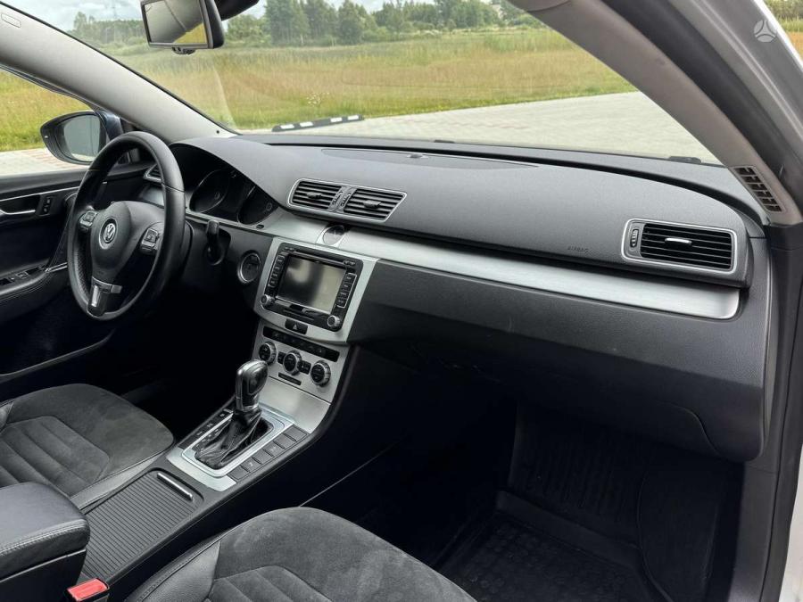 Pelēks Volkswagen Passat 2012 Šauļi, ar dzinēja tilpumu 2.00 L un nobraukumu 194 tūkst. km par 5699 €, foto 14 vietnē AUTOMOTO.COM.LV