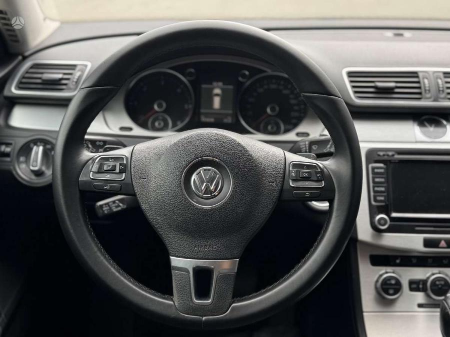 Pelēks Volkswagen Passat 2012 Šauļi, ar dzinēja tilpumu 2.00 L un nobraukumu 194 tūkst. km par 5699 €, foto 18 vietnē AUTOMOTO.COM.LV