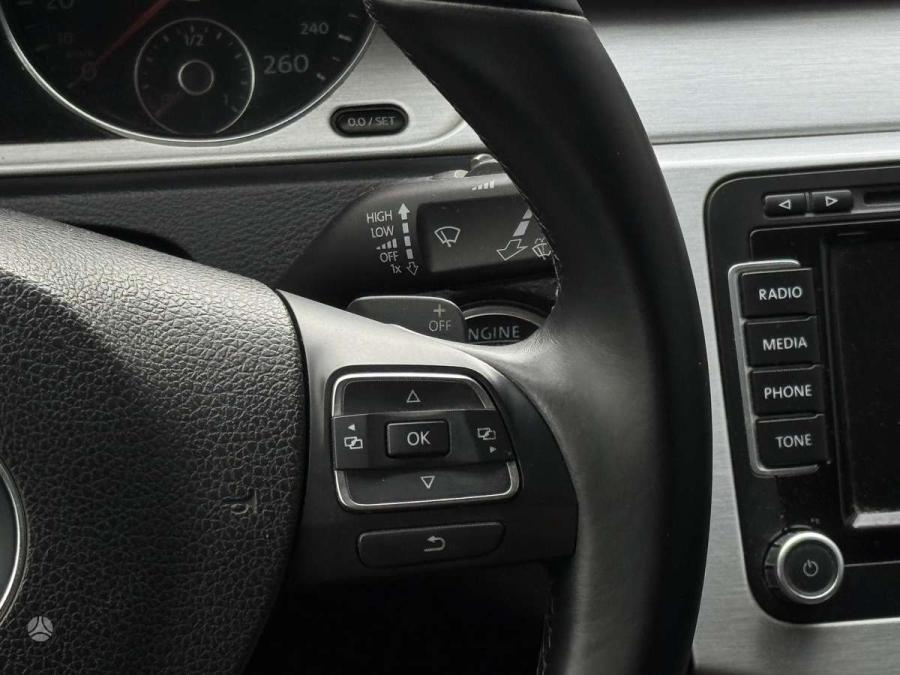 Pelēks Volkswagen Passat 2012 Šauļi, ar dzinēja tilpumu 2.00 L un nobraukumu 194 tūkst. km par 5699 €, foto 20 vietnē AUTOMOTO.COM.LV