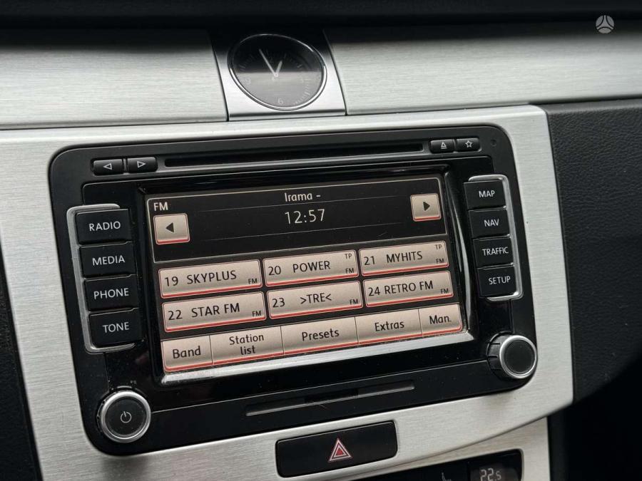 Pelēks Volkswagen Passat 2012 Šauļi, ar dzinēja tilpumu 2.00 L un nobraukumu 194 tūkst. km par 5699 €, foto 22 vietnē AUTOMOTO.COM.LV