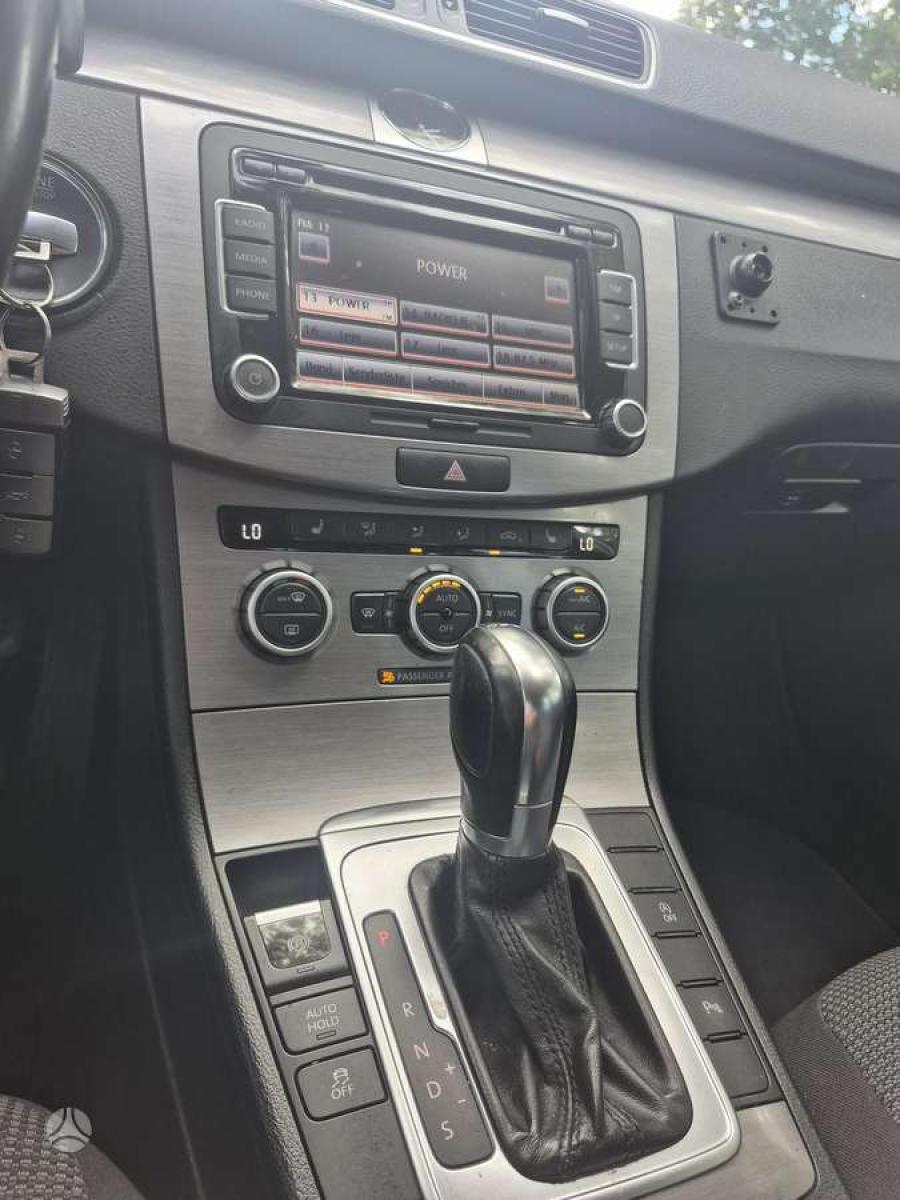 Pelēks Volkswagen Passat 2012 Viļņa, ar dzinēja tilpumu 1.97 L un nobraukumu 376 tūkst. km par 4350 €, foto 13 vietnē AUTOMOTO.COM.LV