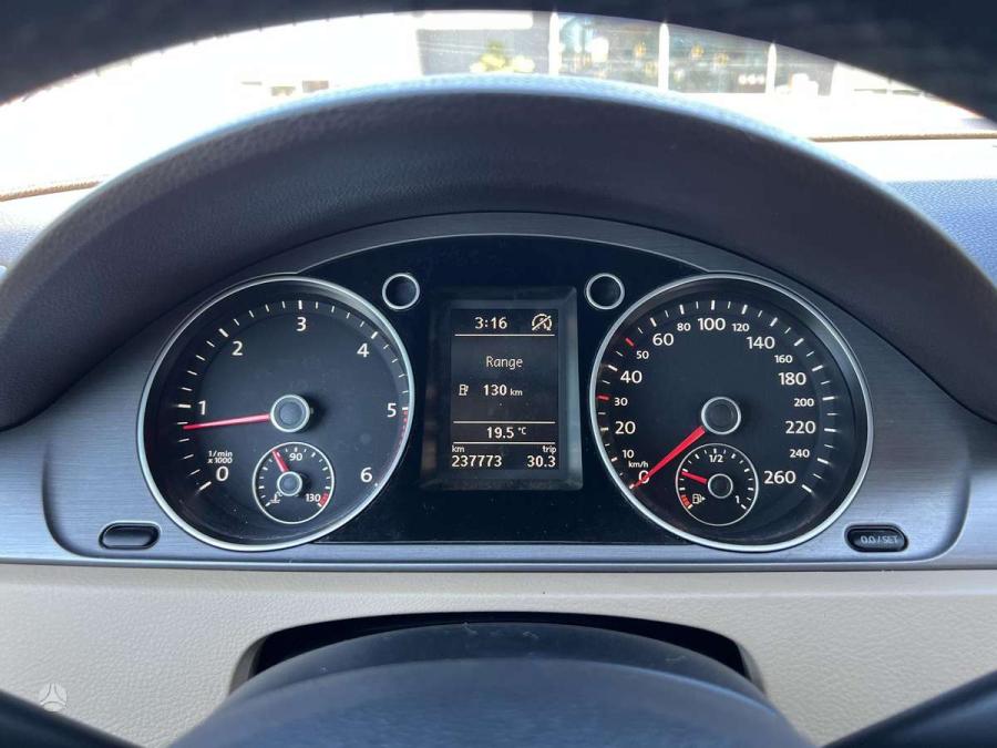 Pelēks Volkswagen Passat 2012 Šauļi, ar dzinēja tilpumu 1.60 L un nobraukumu 230 tūkst. km par 4950 €, foto 14 vietnē AUTOMOTO.COM.LV